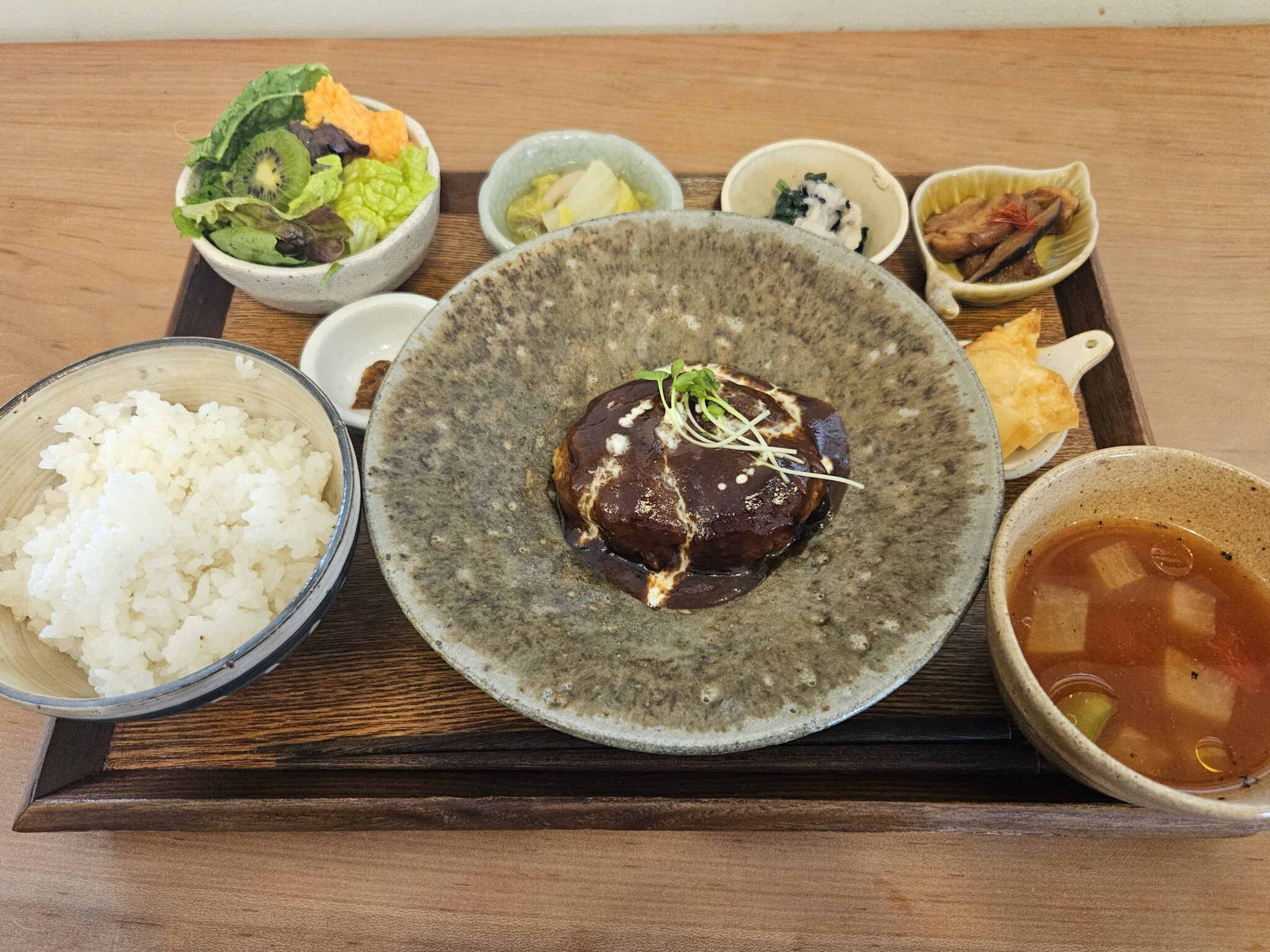 夙川沿いに佇むカフェ「Cercle Dish and Coffee（セルクル ディッシュ＆コーヒー）」！美味しくてヘルシーな週替わり『セルクル ...
